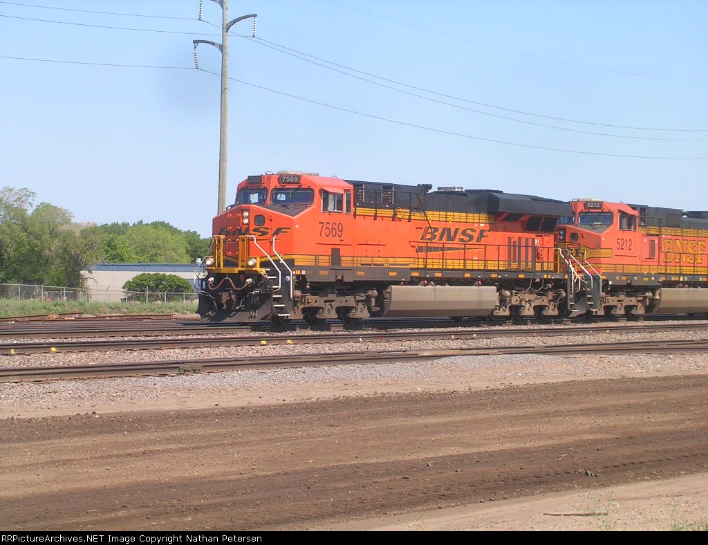 BNSF 7569